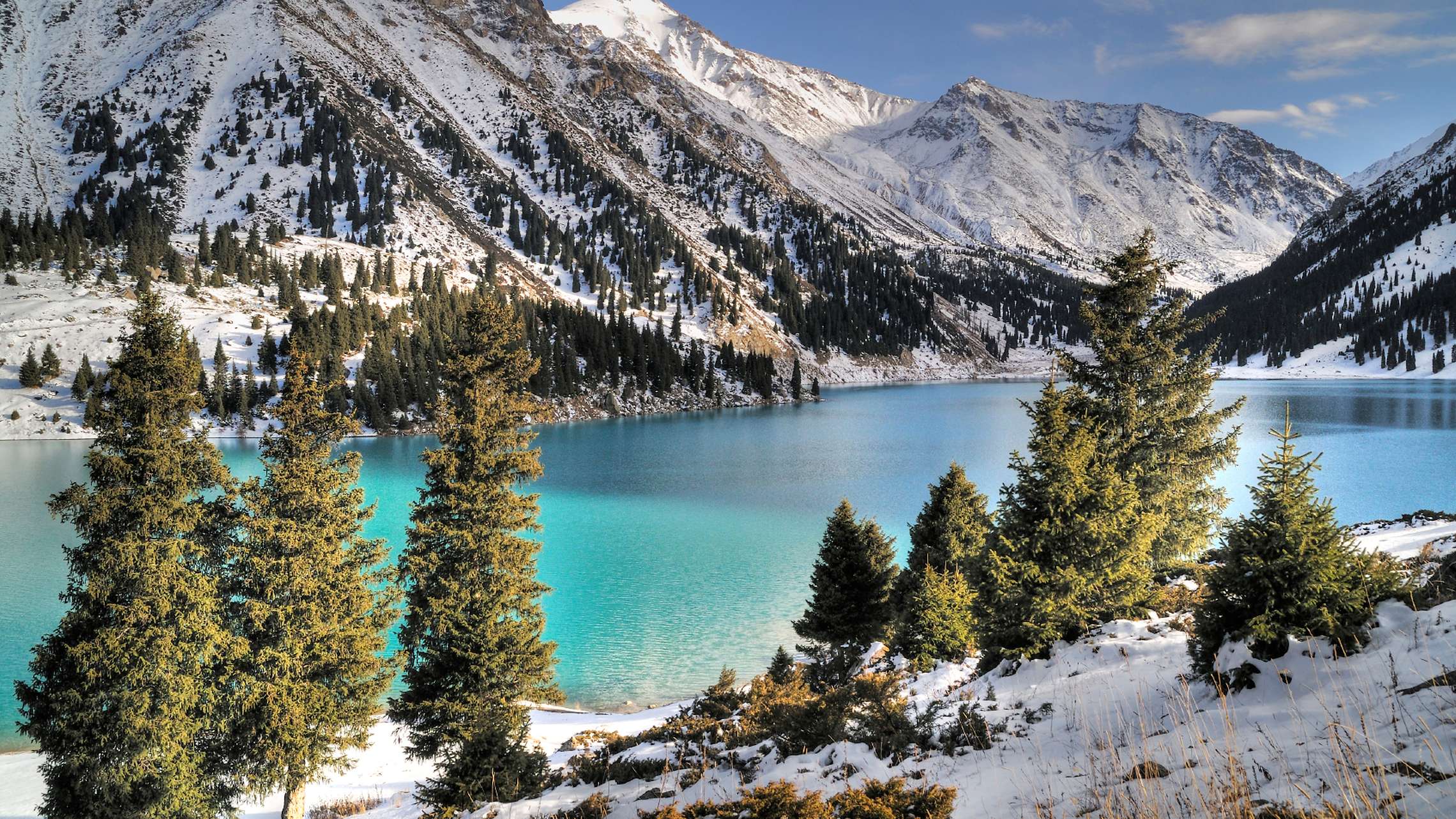 Kasachstan: Reiserücktritt und Auslandskrankenversicherung